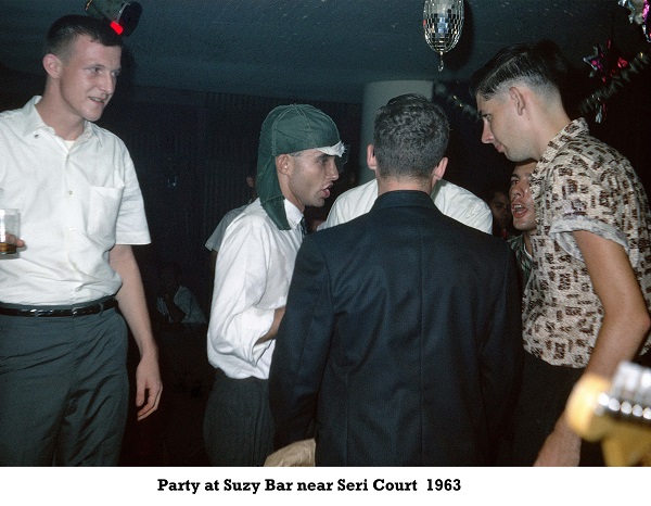 Index of /Pictures/1963_Komada-Peter/Suzy-Bar/