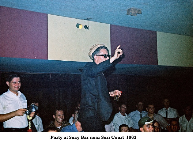 Index of /Pictures/1963_Komada-Peter/Suzy-Bar/