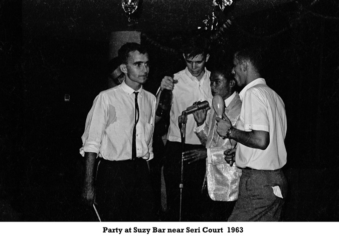 Index of /Pictures/1963_Komada-Peter/Suzy-Bar/