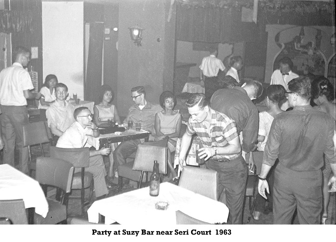 Index of /Pictures/1963_Komada-Peter/Suzy-Bar/