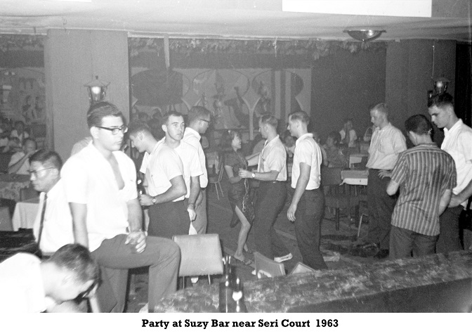 Index of /Pictures/1963_Komada-Peter/Suzy-Bar/