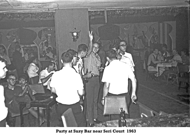 Index of /Pictures/1963_Komada-Peter/Suzy-Bar/